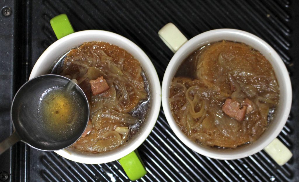 French onion soup using Three-year aged bancha｜Drink LEAF TEA and ...